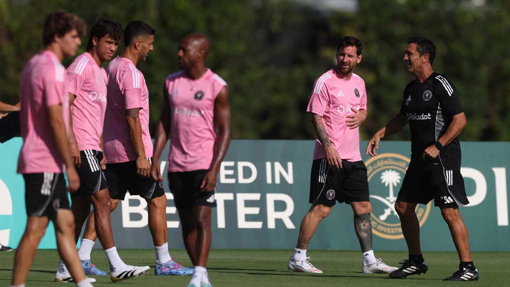 Inter Miami goalkeeper Ustari credits Messi for making things eas