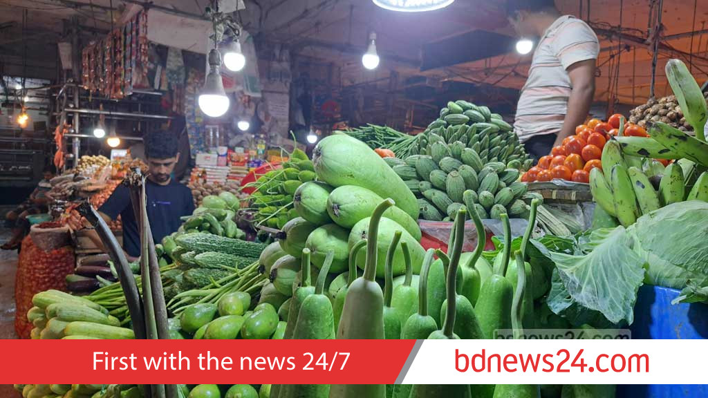 Vegetable gets cheaper, chicken price holds steady