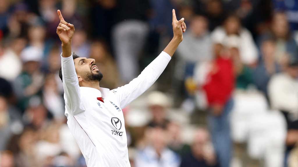 Bashir takes six wickets as England win Zimbabwe Test