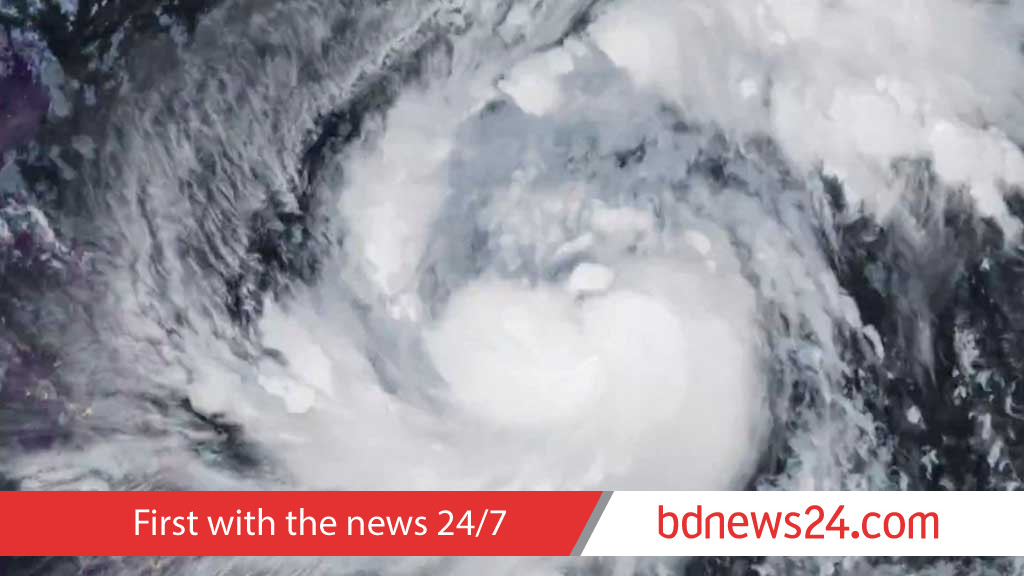 Philippines evacuates 100,000 people as Fung-wong intensifies