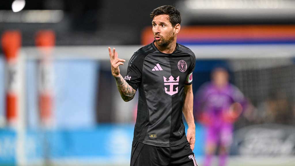 Messi double sees Miami clinch playoff spot