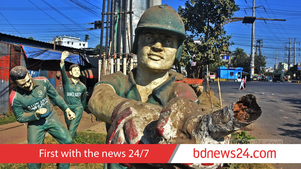 Worn-out sculptures in the port city