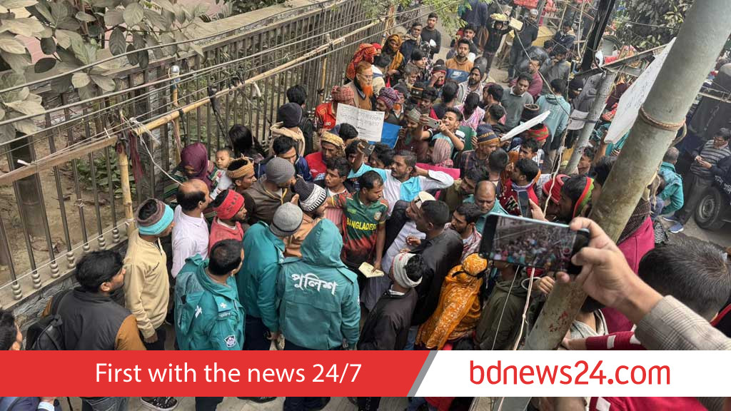 Waste collectors protest alleged extortion in Mirpur