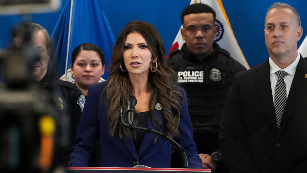 DHS to send hundreds more officers to Minnesota: Noem