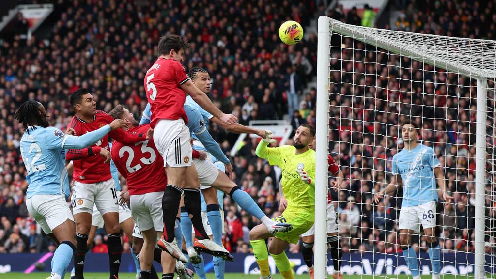 Man Utd sweep past Man City as Carrick enjoys perfect start