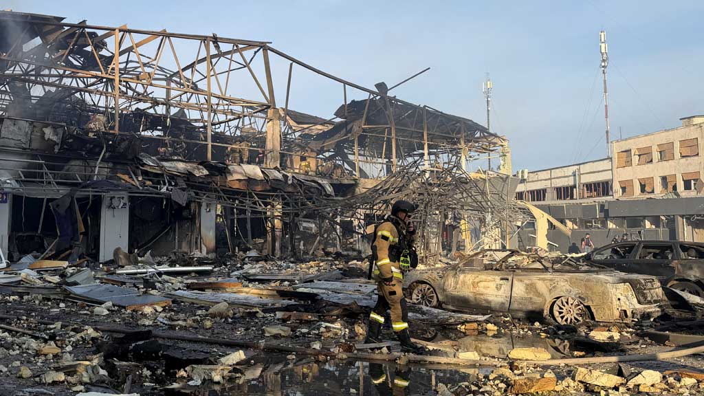 Ukraine, Russia test ceasefire with weekend attacks